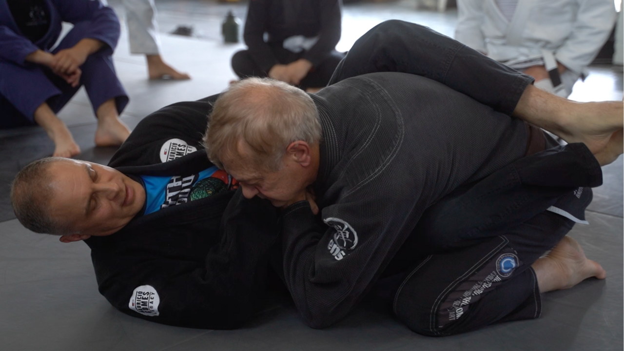 Triangle Choke From the Arm Wrap – The Jiu Jitsu Brotherhood